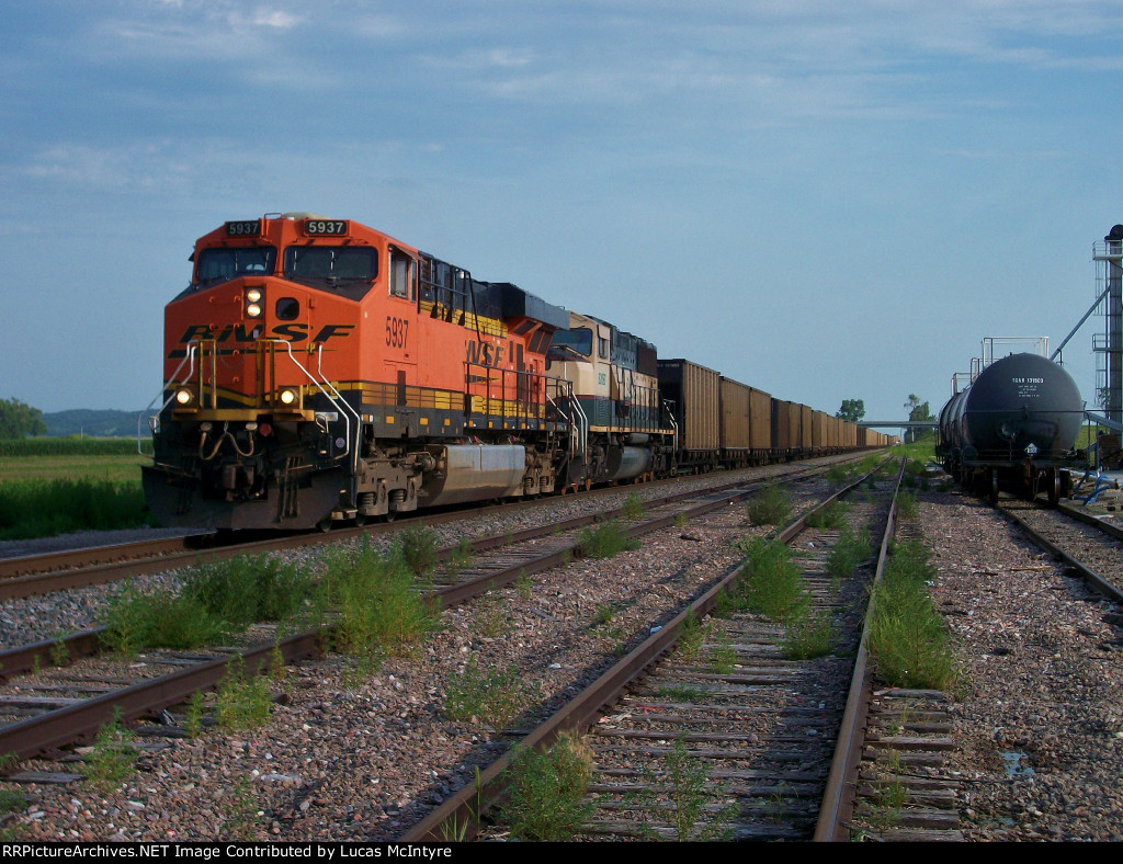 BNSF 5937 westbound BNSF empty coal train